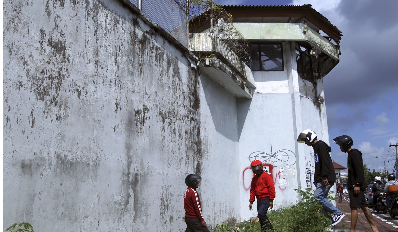 Chinese drug trafficker on death row in Indonesia escapes from prison ...