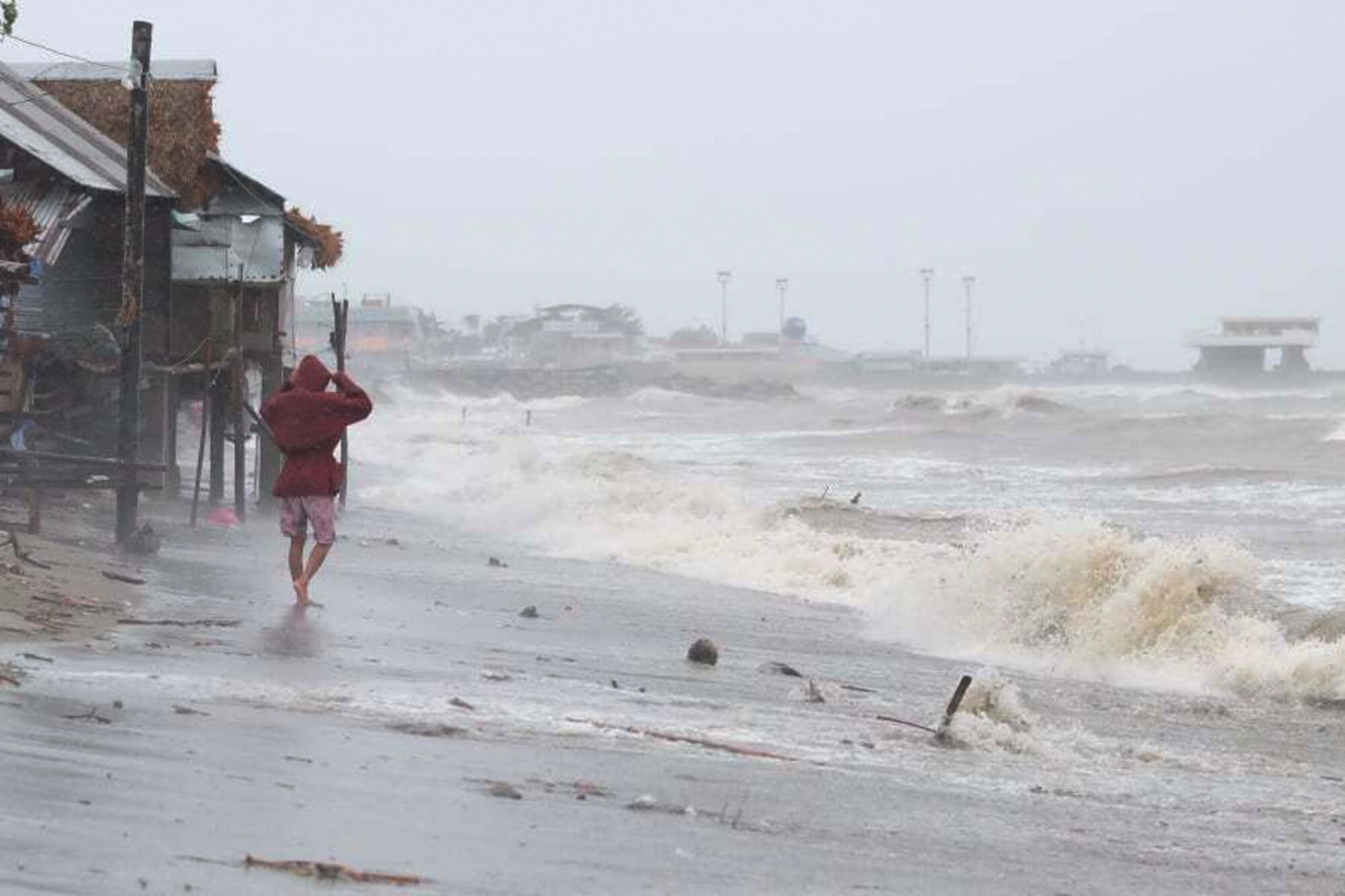 Typhoon Goni: At least 10 dead as year’s worst storm lashes Philippines ...
