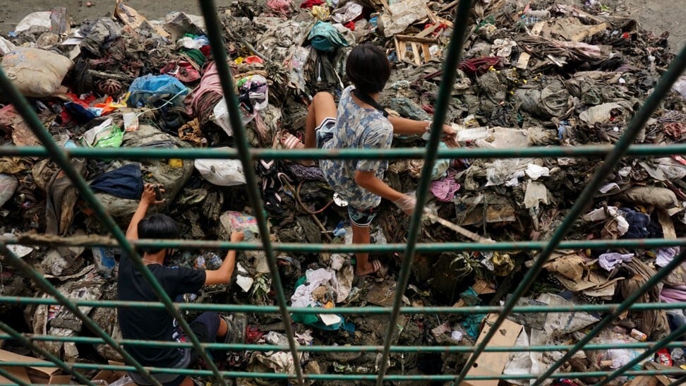 As victims of typhoon-prone Philippines’ worst floods in 50 years clean ...