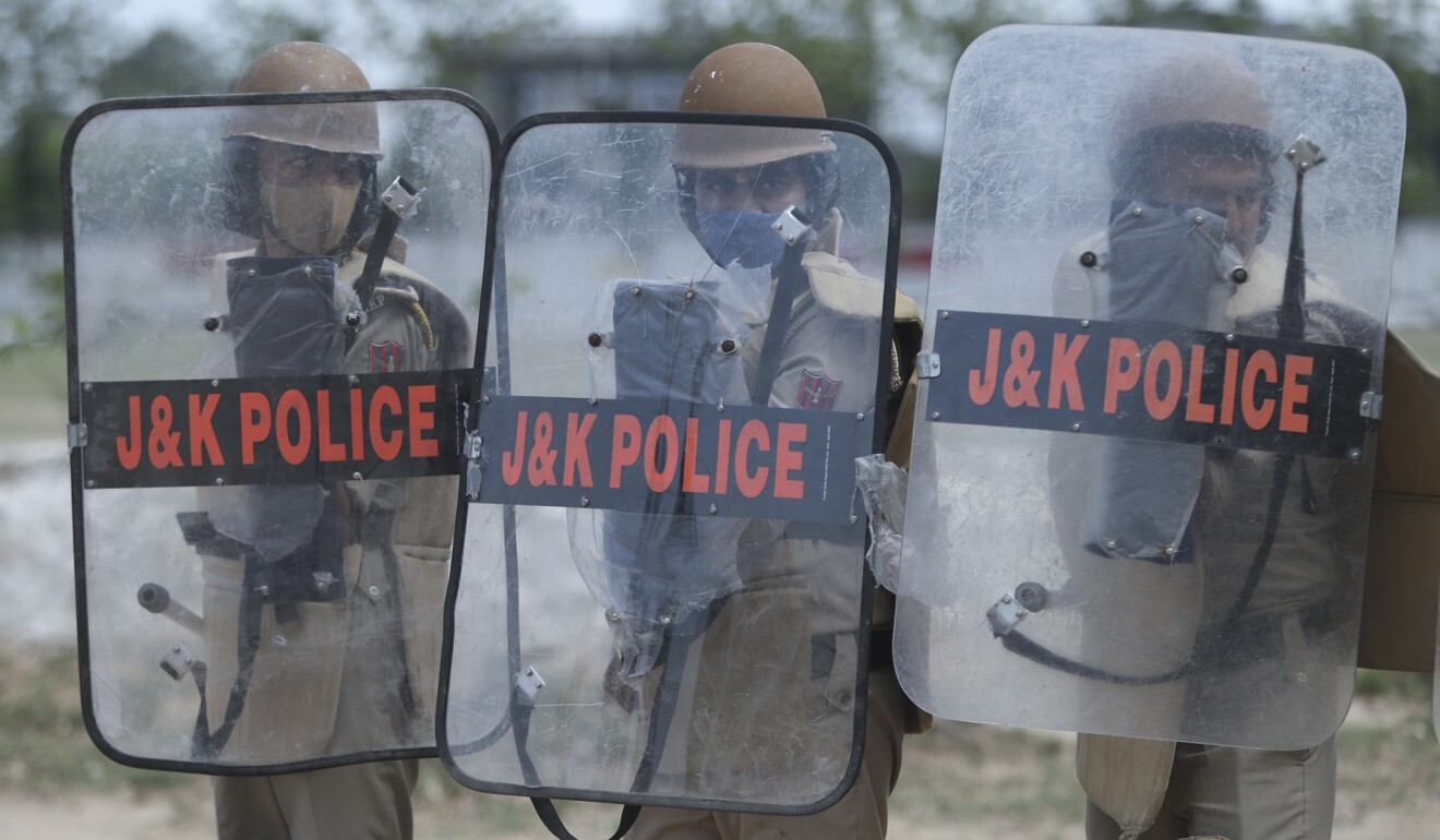 Indian police train Kashmir villagers to help secure border with ...