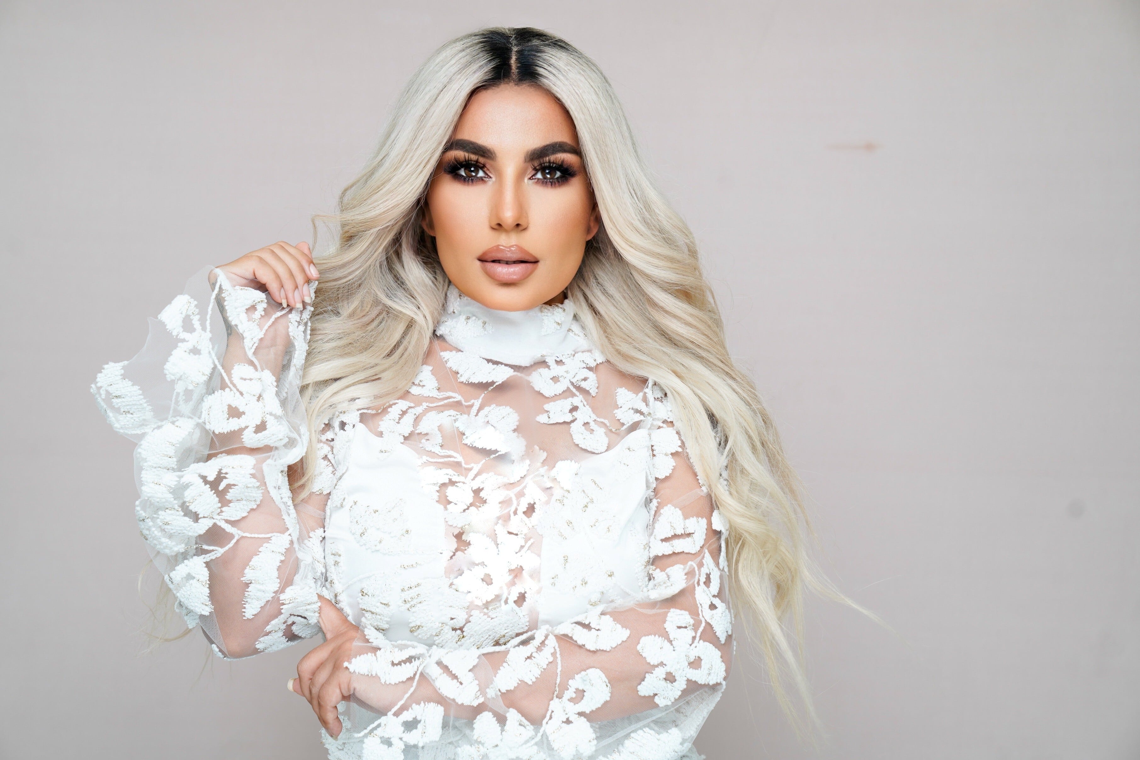Afghanistan: Harrowing escape from Kabul revealed by singer Aryana ...