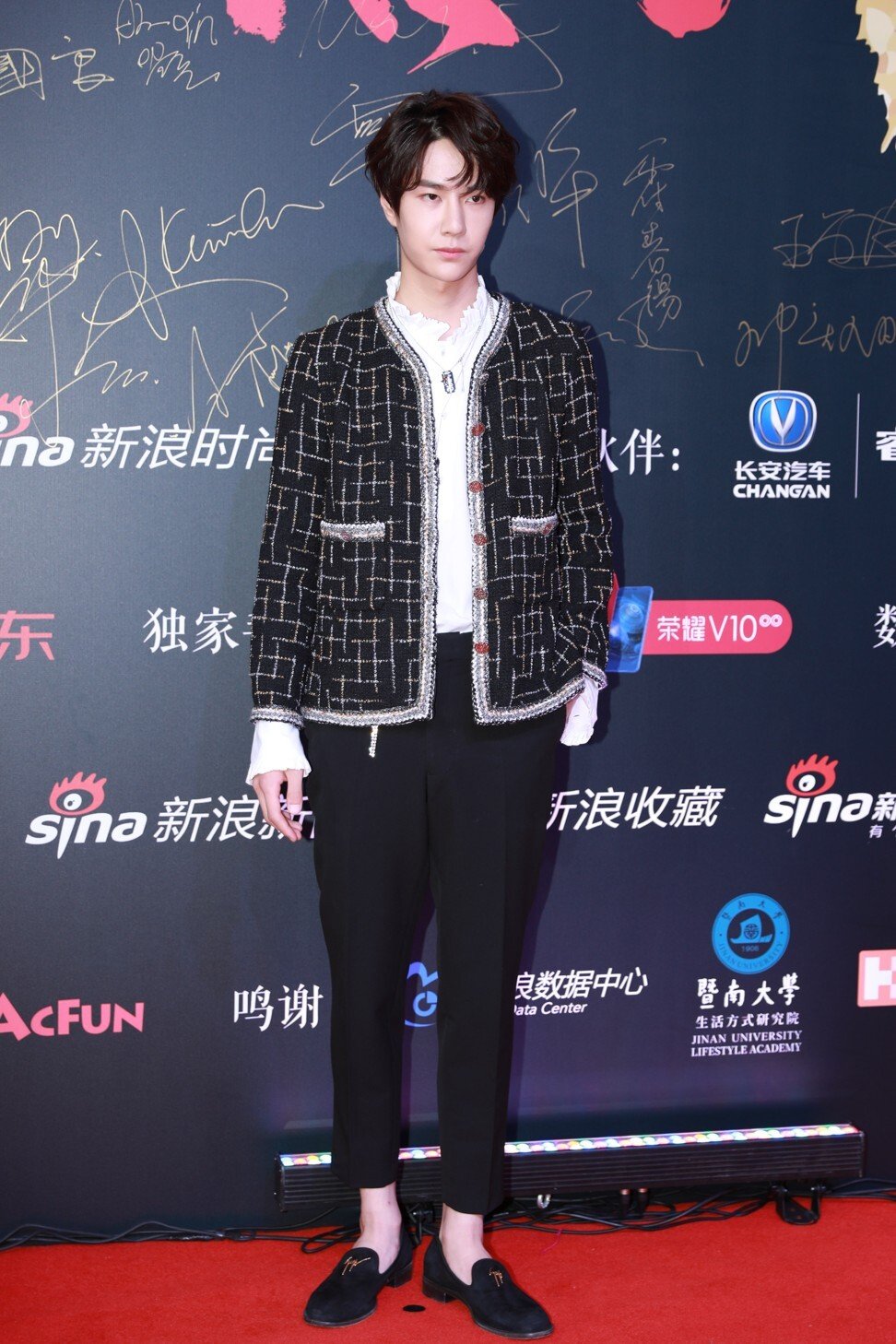 Thousands of Weibo accounts suspended after online battle between ...