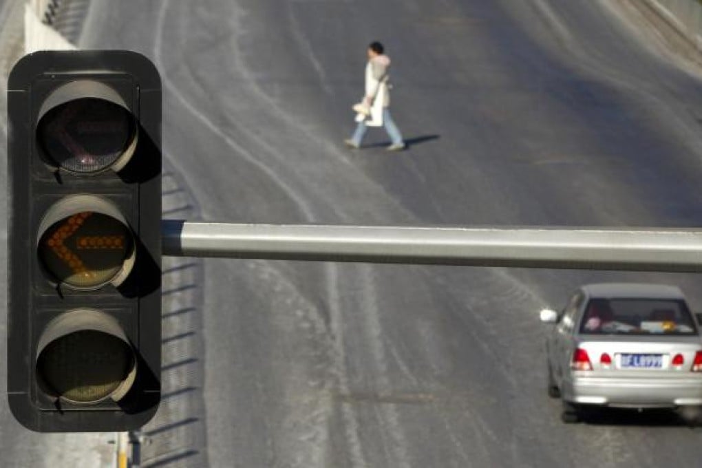 Mainland police in U-turn on new yellow traffic light rule | South ...