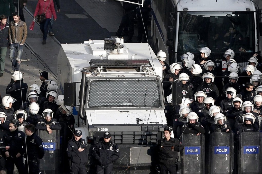 Turkey PM Erdogan purges hundreds of police in crackdown on rival ...