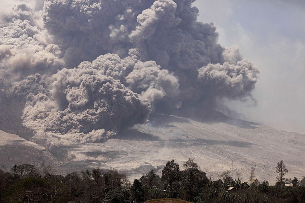 Indonesia Volcano Thousands Flee As Indonesia's Mount Ili Bursts To