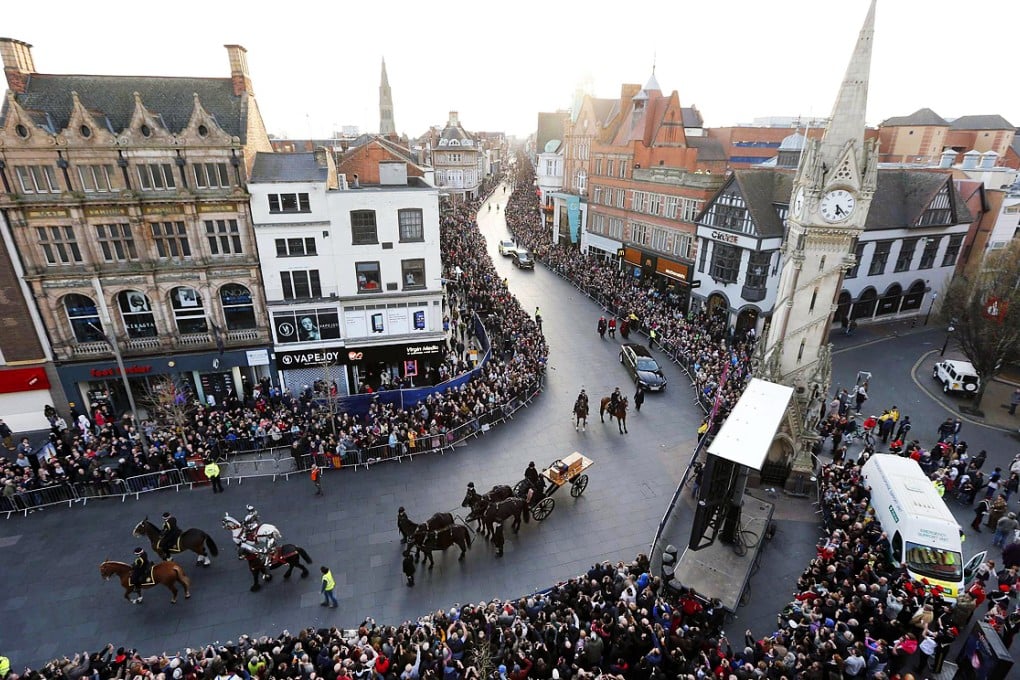 Thousands pay tribute to King Richard III, 530 years after death on ...