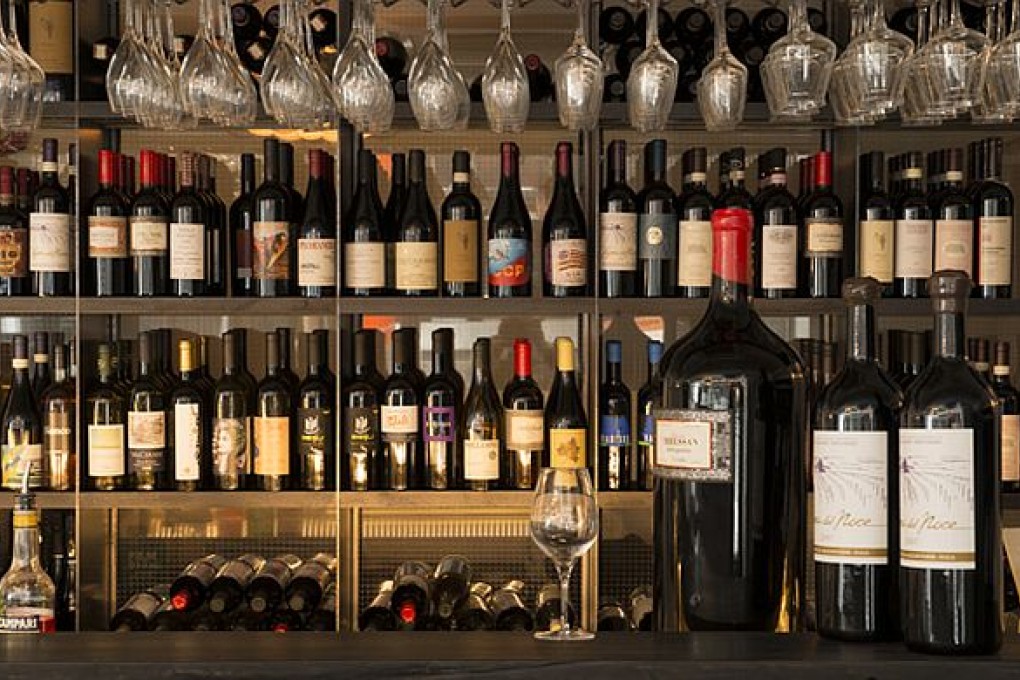 Mekiki no Ginji from Okinawa and 121BC from Sydney land in Hong Kong ...