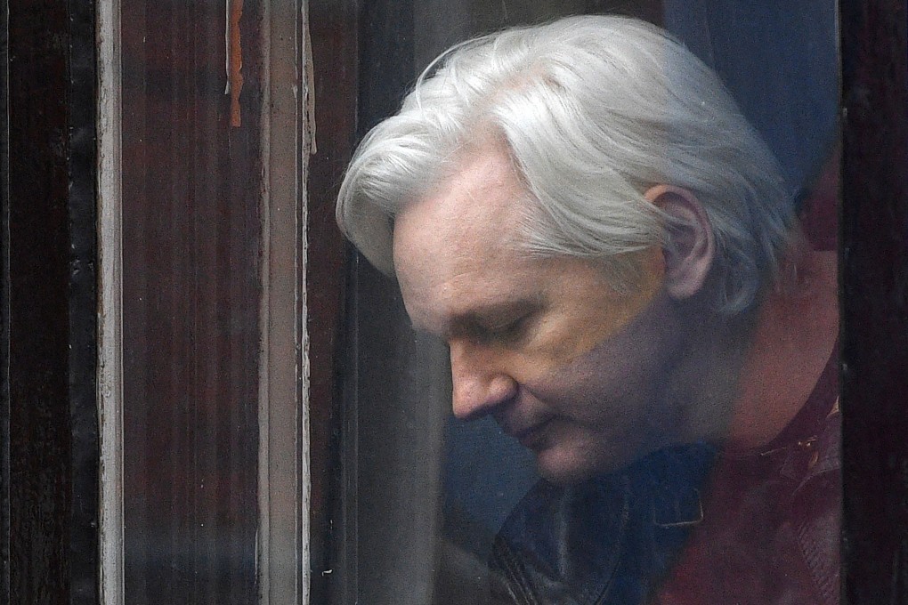 intelligence analyst london