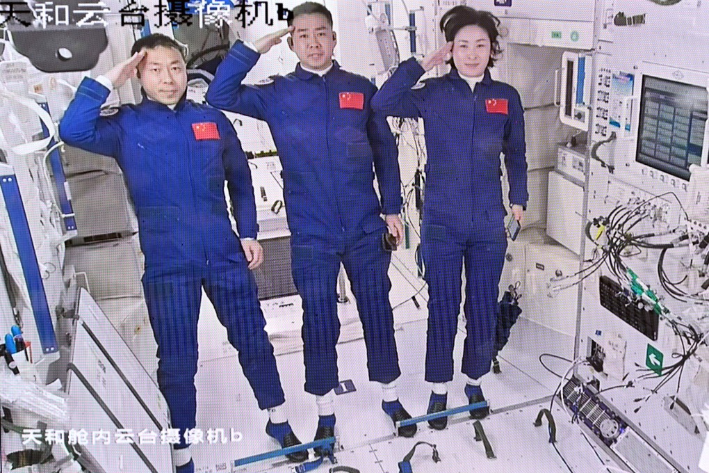 Chinese space engineers are developing an exoskeleton suit to give ...