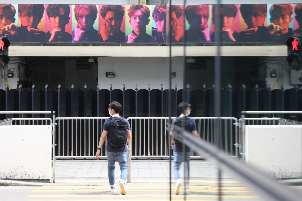 Mirror concert accident: authorities clamp down on mid-air ...