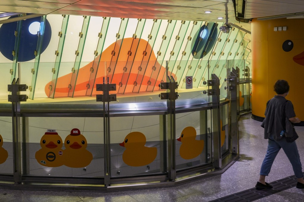 Happy go ducky Hong Kong prepares for rubber ducks’ voyage to Victoria ...