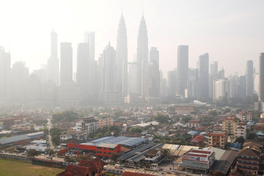 Malaysia records more haze-hit areas with unhealthy air quality ...