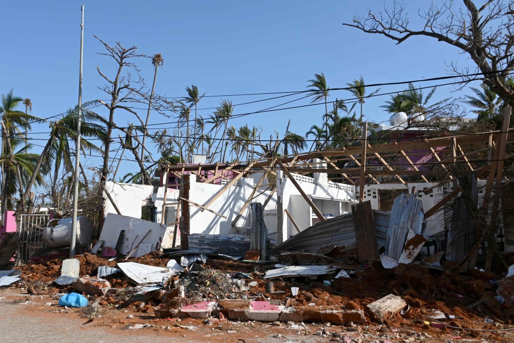 Hurricane wrecks Tarzan star’s Acapulco hotel where Elizabeth Taylor ...