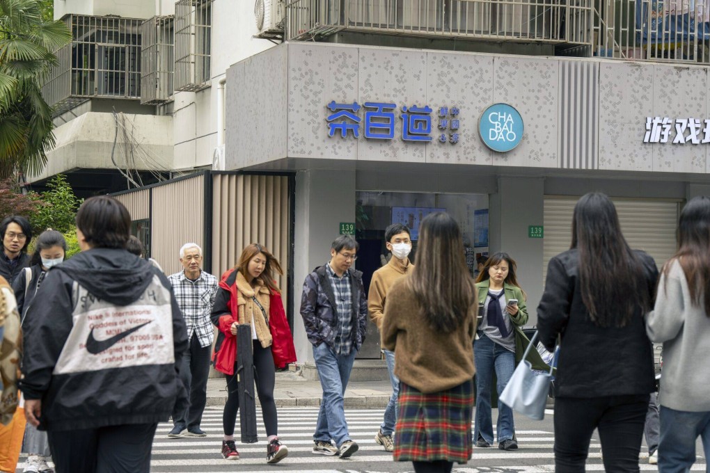 Chinese bubble-tea maker Chabaidao sinks 27% on Hong Kong debut as investors offload shares in ...