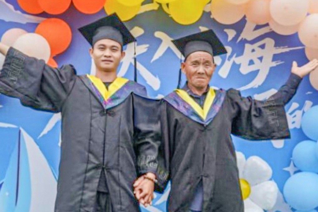 China graduate honours dad at ceremony by dressing him in academic gown ...