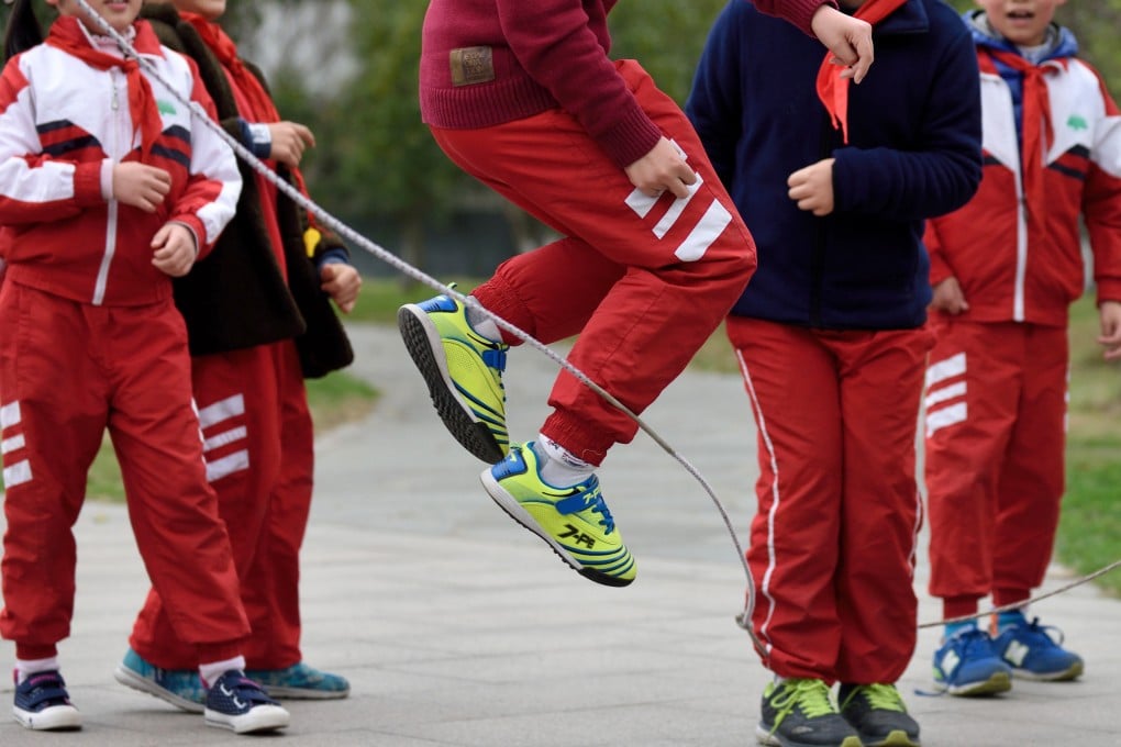China police officer praised for mediating dispute among 7 kids as if ...