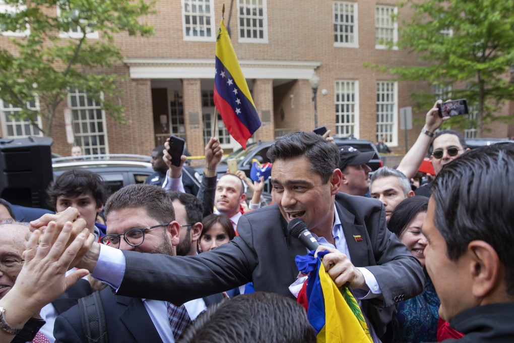 US takes back Venezuelan embassy from pro-Maduro protestors, hands it ...