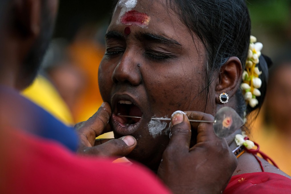 No pain? How extreme body piercing of Thaipusam Hindu festival devotees ...