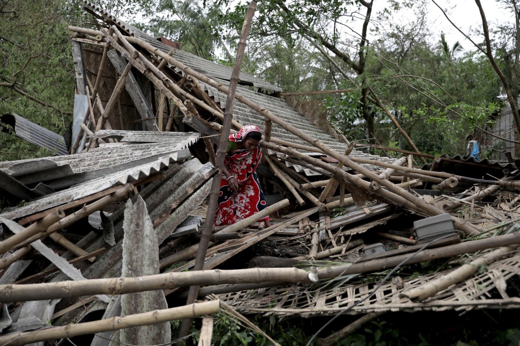 Cyclone Amphan batters India and Bangladesh, killing at least 95 people ...