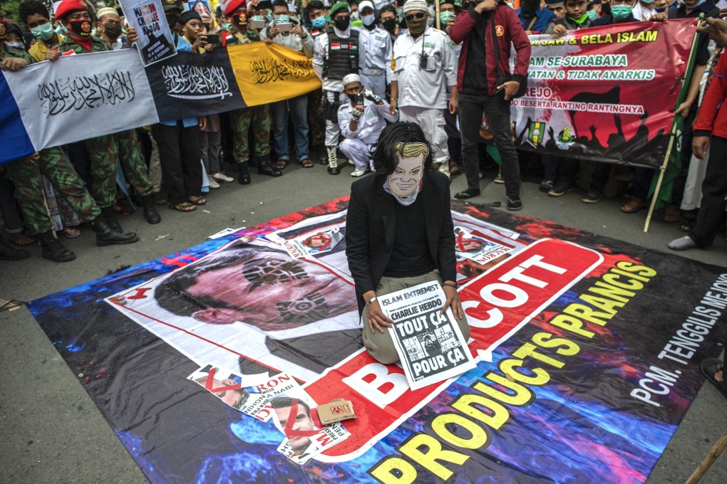 Muslim protesters defile ‘Louis Vuitton’ bags in Indonesia as anger at ...