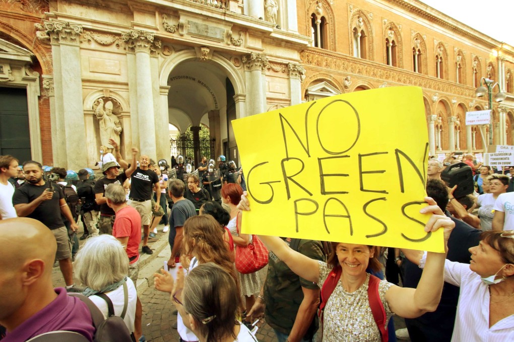Coronavirus: Italian police warn of armed attacks by anti-vaxxers at ...