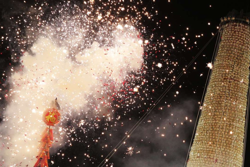Cheung Chau bun scramble upset: off duty fireman beats six-time winner ...