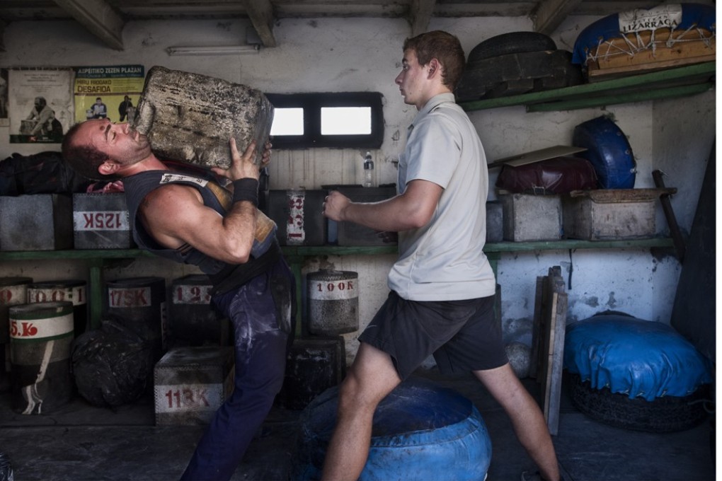 basque stone lifting weight