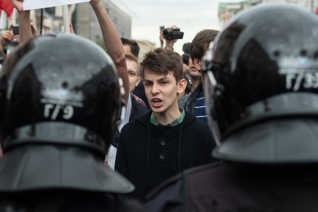 Tens of thousands denounce Putin as protests sweep Russia and 1,300 are ...