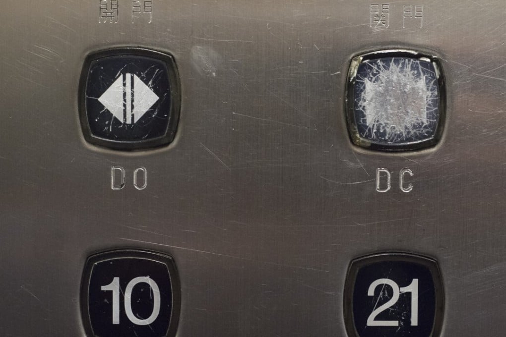 close button elevator