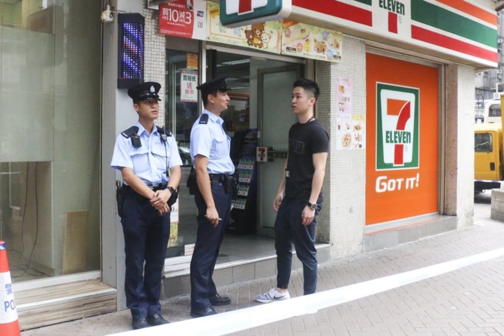 Bungling robber flees empty-handed from Hong Kong 7-Eleven after staff ...