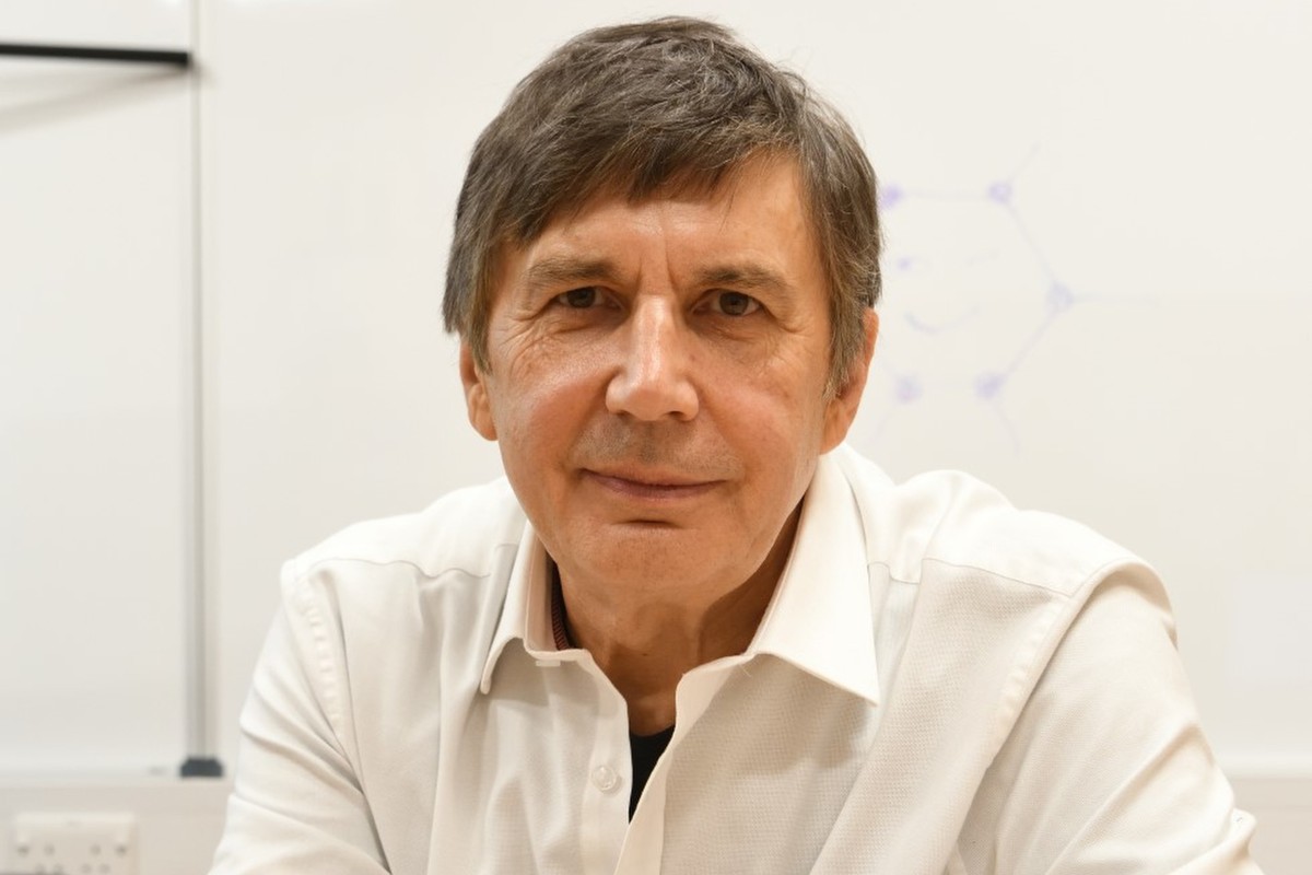 ‘Father of graphene’ Andre Geim leaves Britain for chair professorship ...