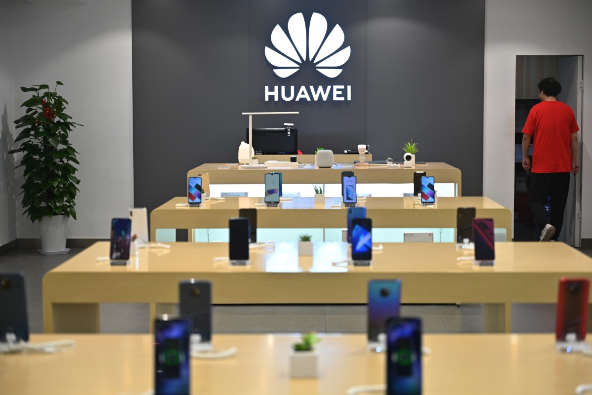 Huawei tests smartphone with own operating system, possibly for sale ...