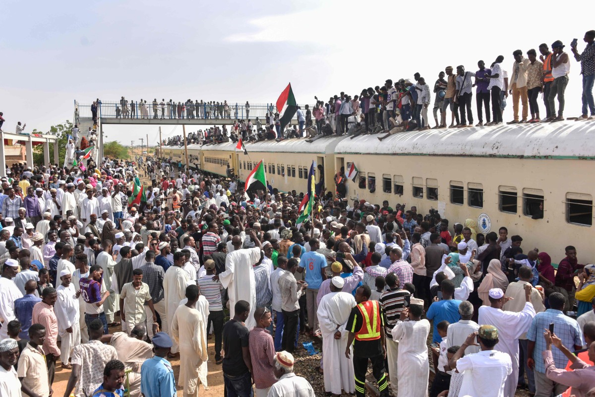 Sudanese rejoice as military, protest leaders sign historic deal on ...