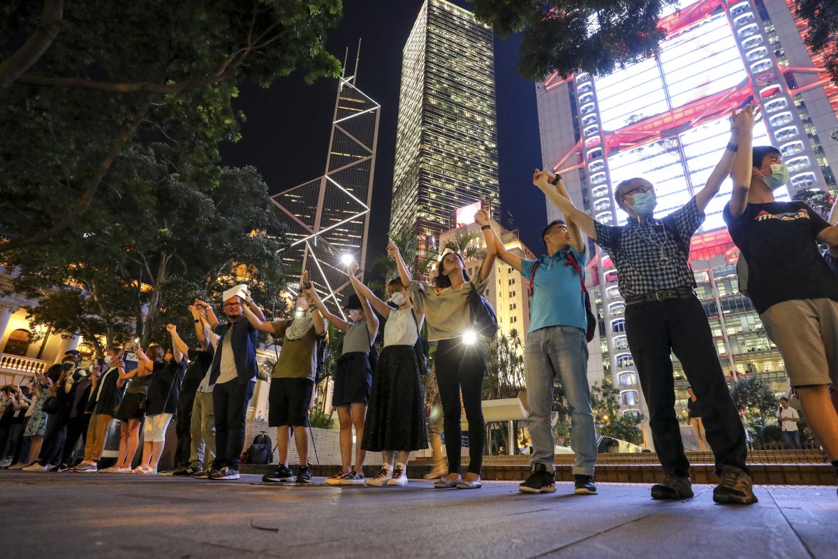Demonstrators offer sparkling visions of unity as human chains encircle ...