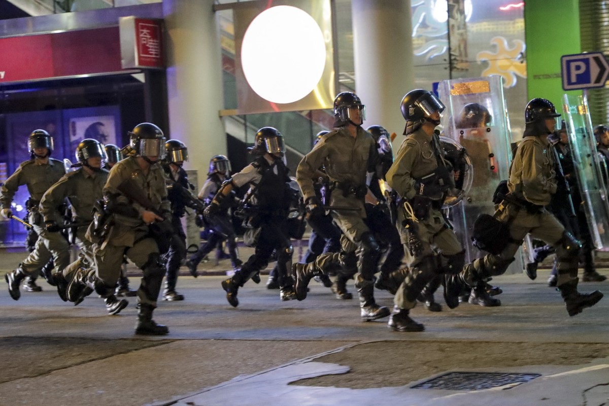 Riot police in Sham Shui Po disperse another Hong Kong anti-government ...