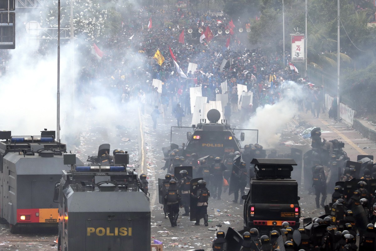 Indonesian police fire tear gas at thousands of students protesting ...