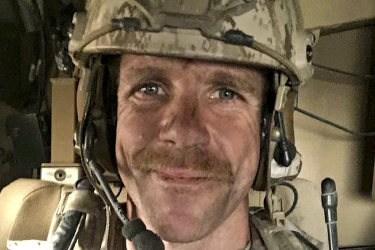 Donald Trump gave direct order to let US Navy Seal who posed with ...