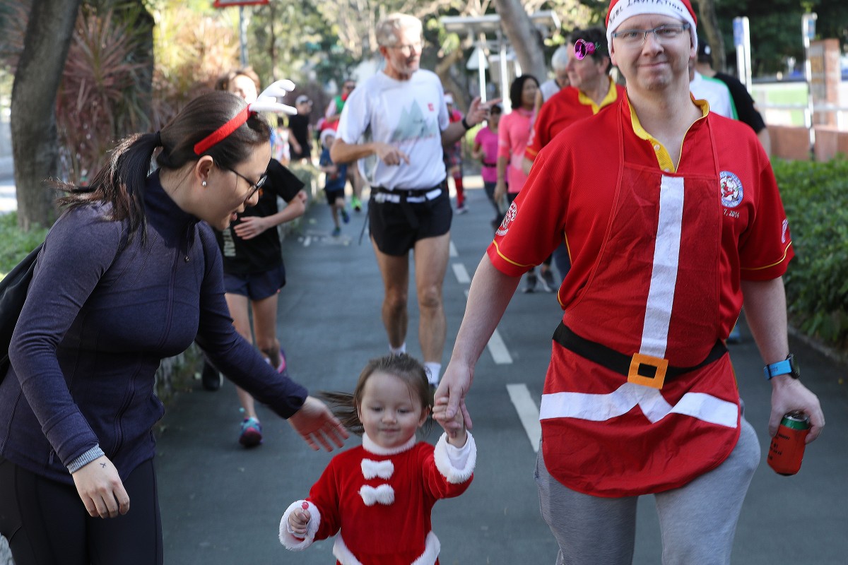 Hong Kong’s annual Santa Hash run raises HK$42,000 for Operation Santa ...