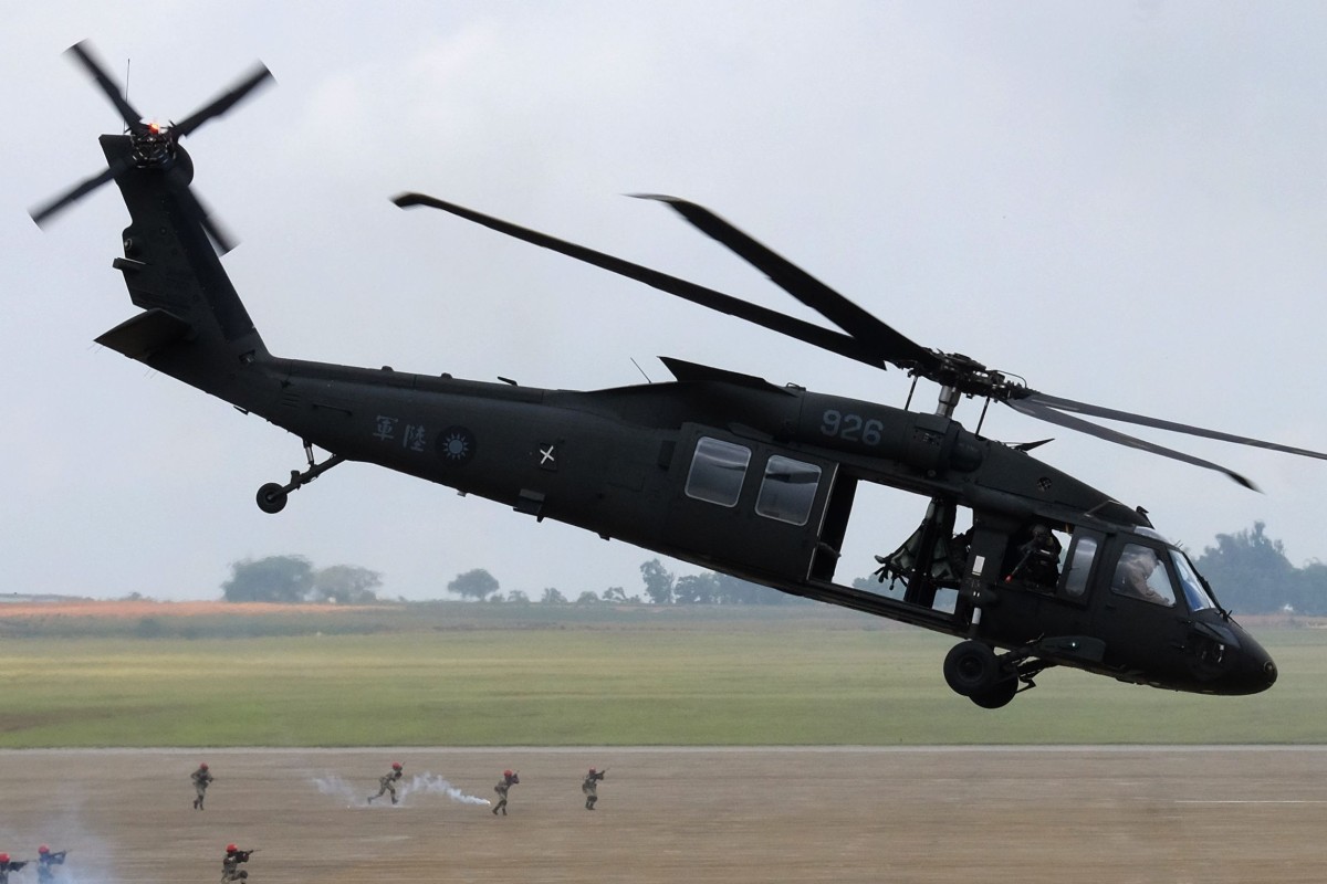 Search on for senior Taiwan military men in Black Hawk forced landing ...