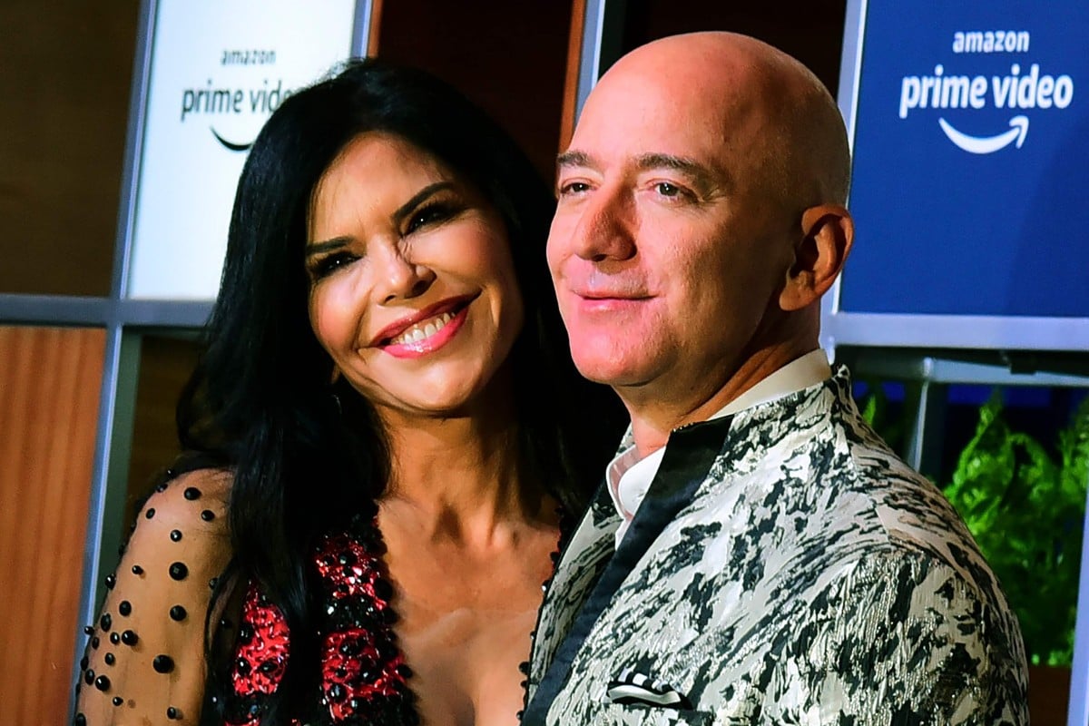 Jeff Bezos makes a wild fashion statement with girlfriend Lauren ... Jeff Bezos makes a wild fashion statement with girlfriend Lauren ...