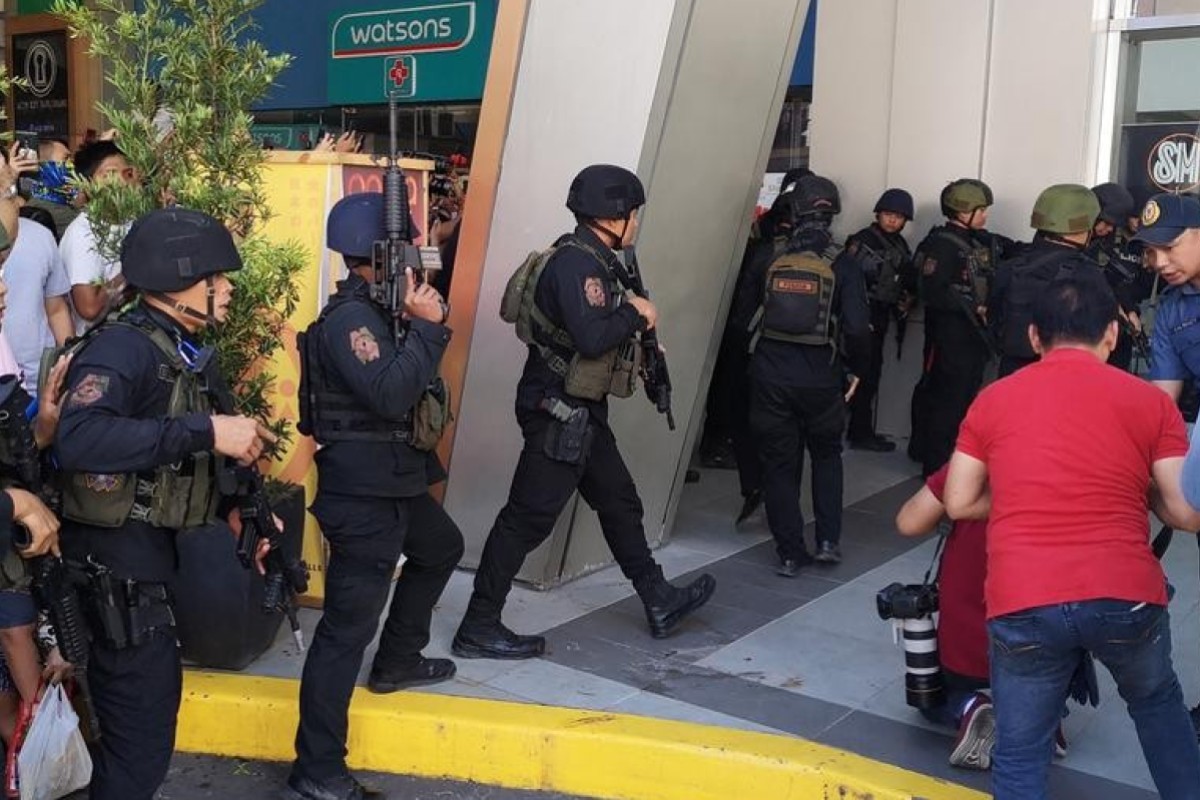 Philippines mall siege: disgruntled security guard takes dozens of ...