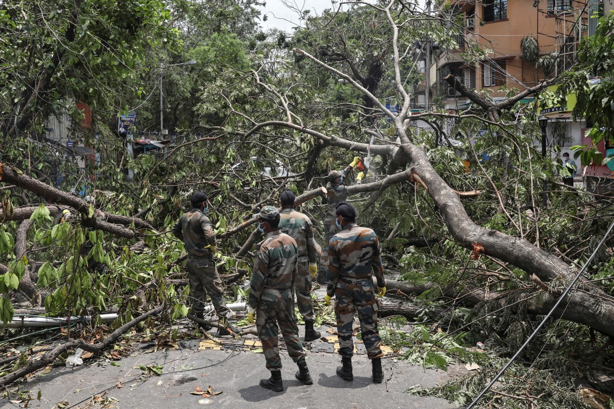 Indian army arrives to help Kolkata recover from devastating Cyclone ...