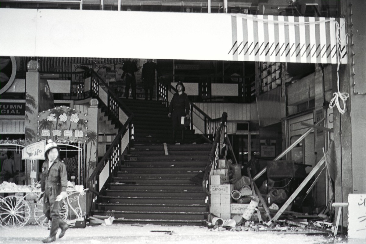‘Shoppers fled in terror’– when Hong Kong department store Daimaru was ...