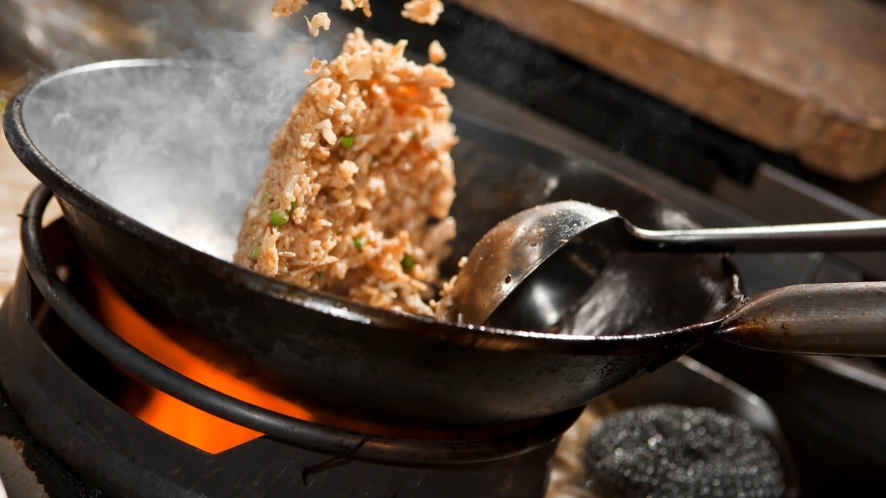 how to cook fried rice on a wok