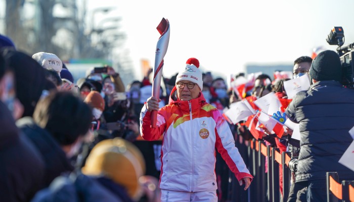 Winter Olympics: torch relay begins 3-day trek past iconic Beijing ...
