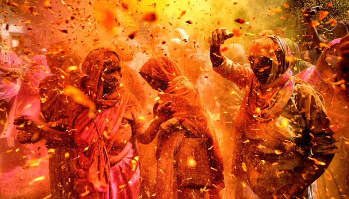 India: Widows celebrate Hindu Spring Festival of colours | South China ...