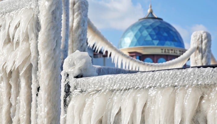 Icicles in Yantai city and snow scenes around China | South China ...