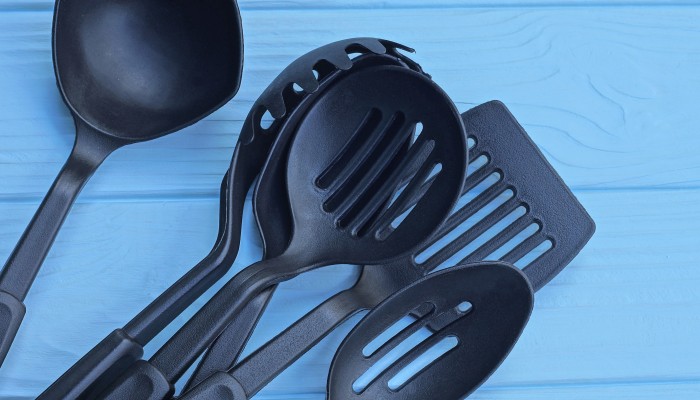 black plastic spatula issues