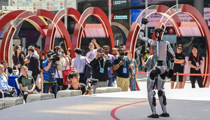 Hundreds of thousands of overseas buyers flock to 137th Canton Fair ...