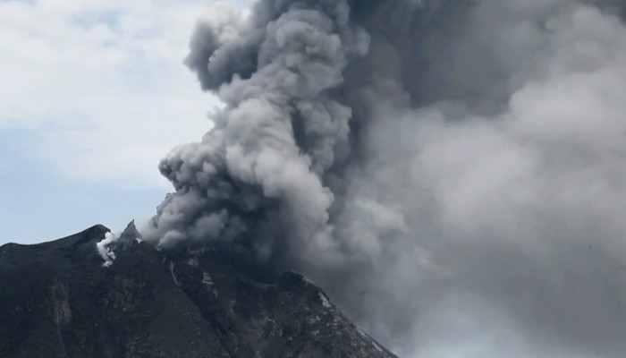 Dramatic time-lapse footage shows latest eruption of Mount Sinabung in ...
